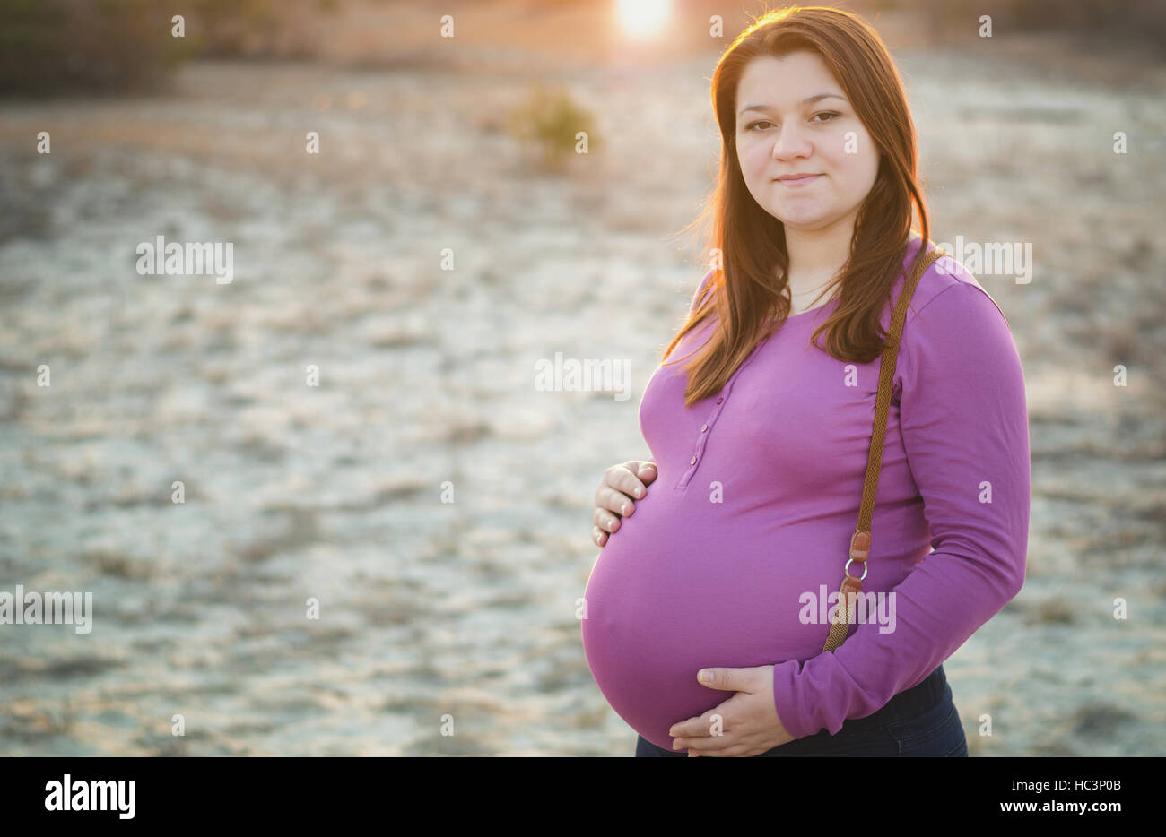 Junge Schwangere Frauen Fotos Und Bildmaterial In Hoher Auflösung Alamy