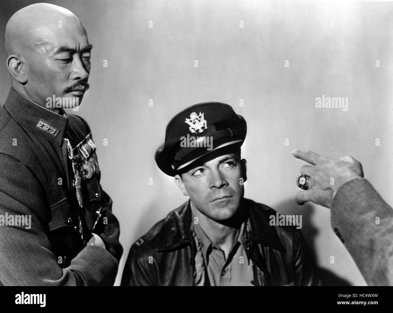 DAS lila Herz, Richard Loo, Dana Andrews, 1944. TM und Copyright © 20th ...