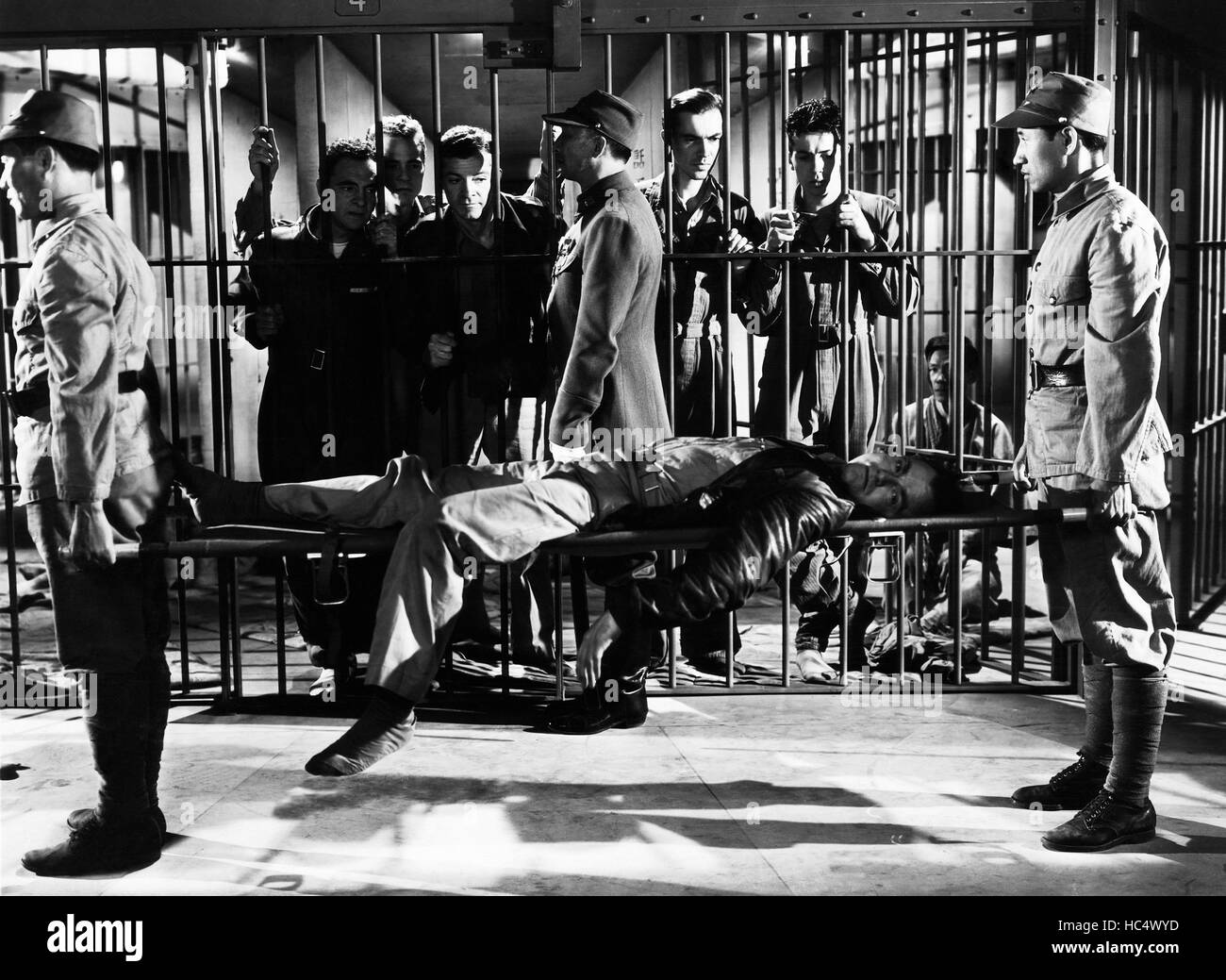 THE PURPLE HEART, Don 'Rot' Barry (auf Keilrahmen), in Zelle stehend ...