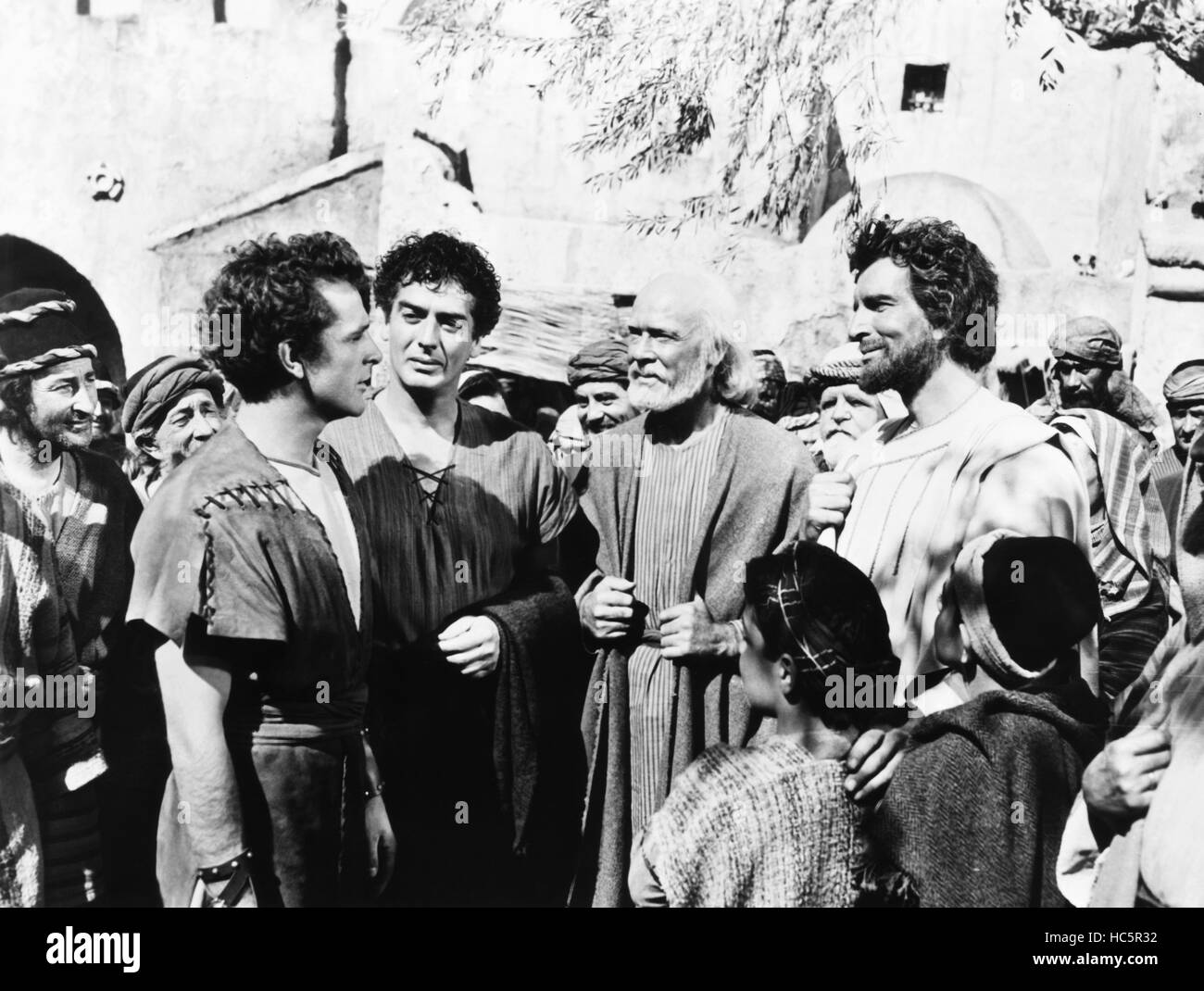 DAS Gewand, von links: Victor Mature, Dean Jagger, Richard Burton ...