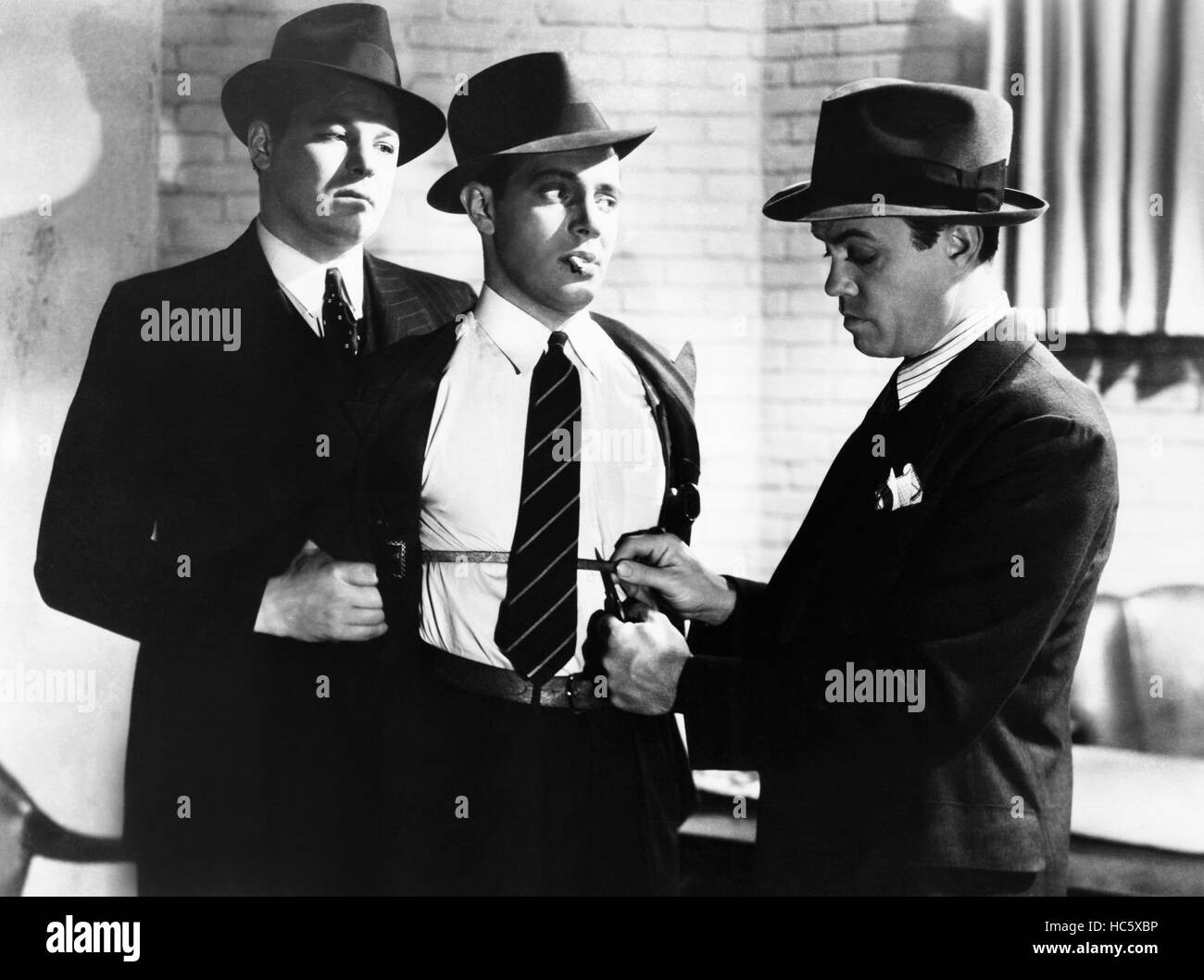 THE SAINT IN NEW YORK, von links: Jack Carson, Louis Hayward, Paul ...