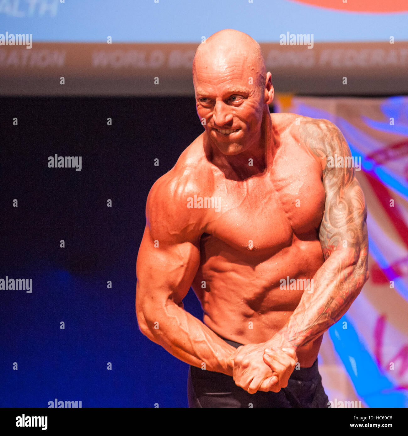 MAASTRICHT, Niederlande - 25. Oktober 2015: Männlichen Bodybuilder Erik ...