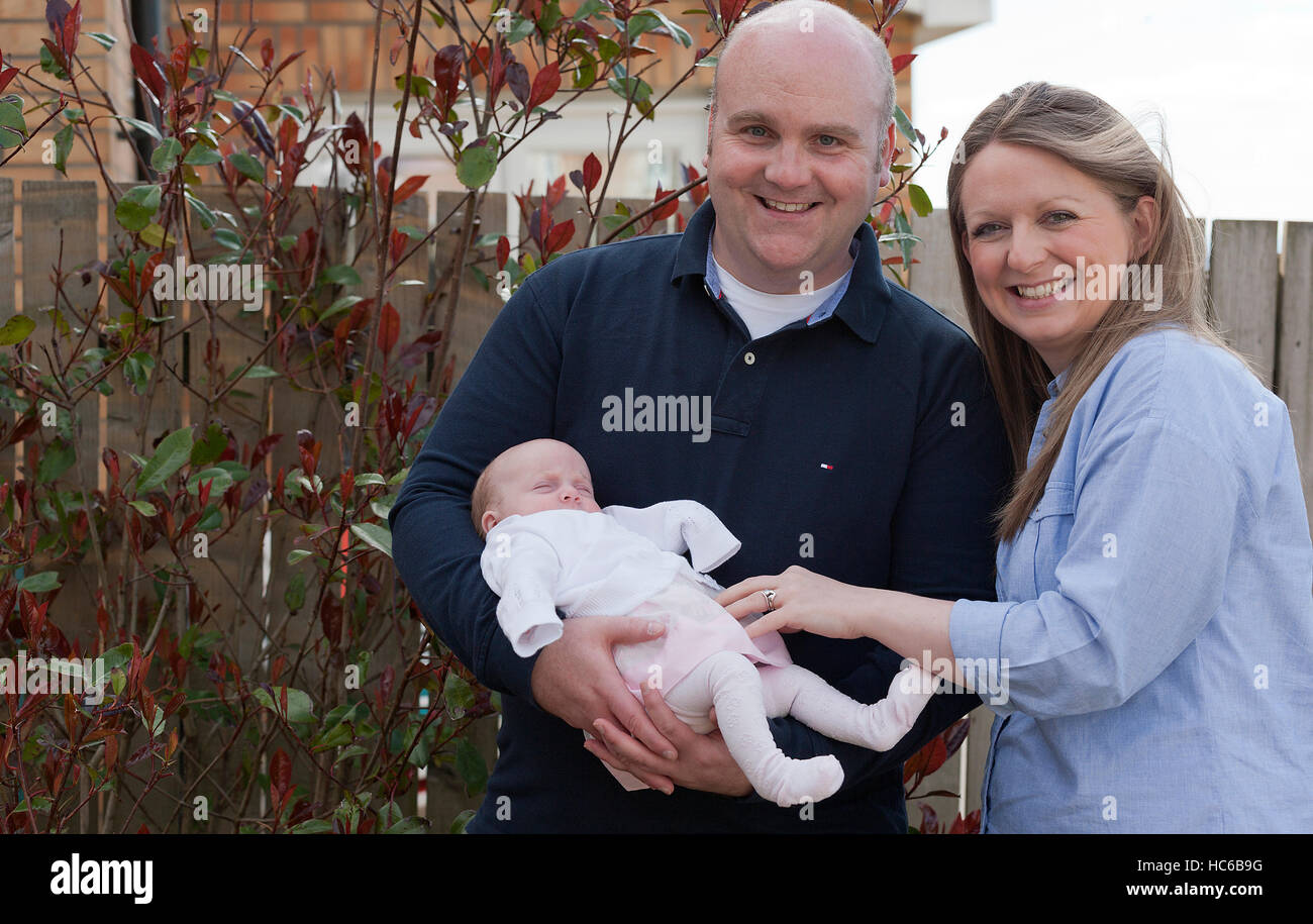 Eltern und babys -Fotos und -Bildmaterial in hoher Auflösung – Alamy
