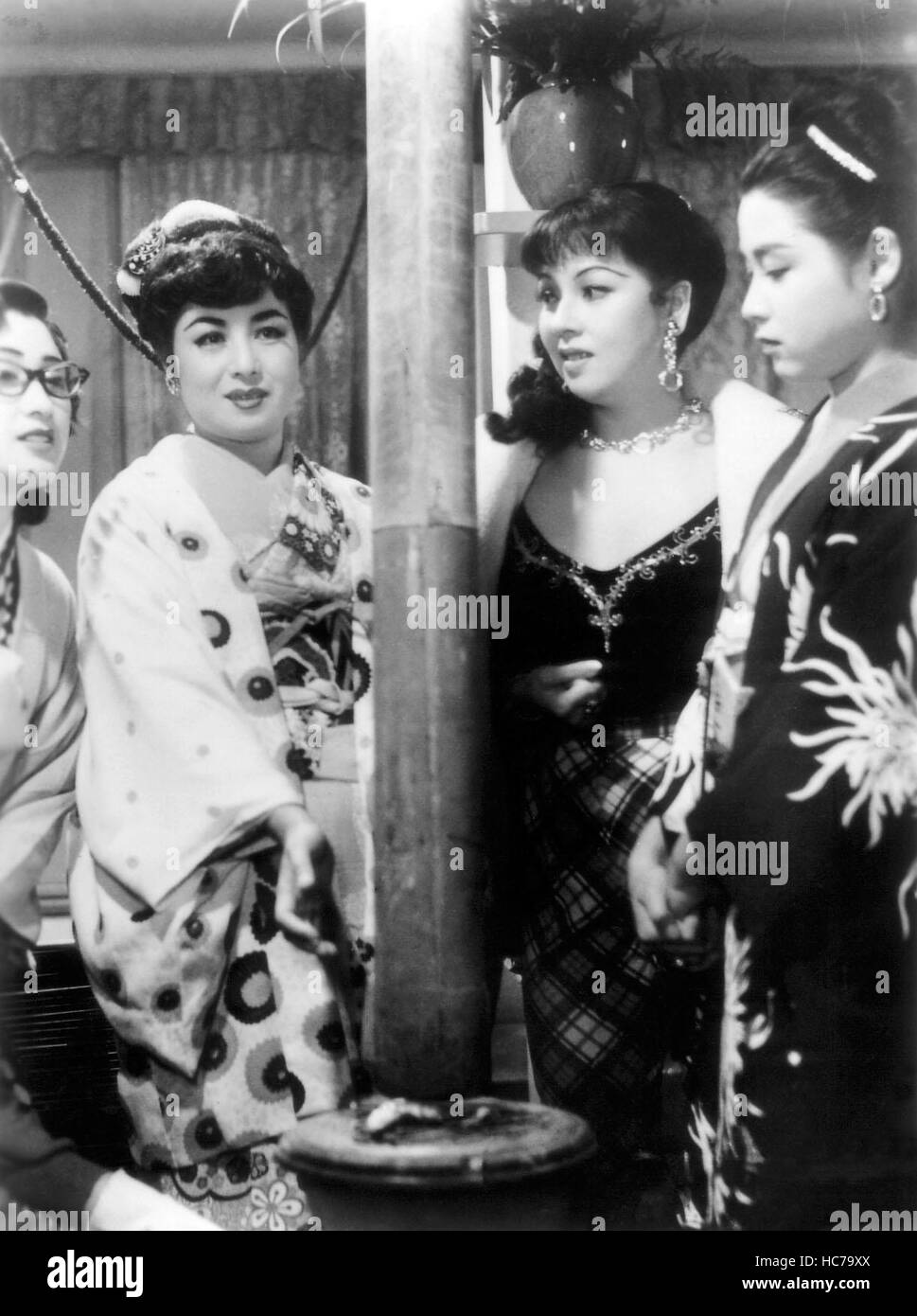 STREET OF SHAME, (aka AKASEN CHITAI), von links: Michiyo Kogure, Aiko Mimasu, Machiko Kyo, Ayako ...