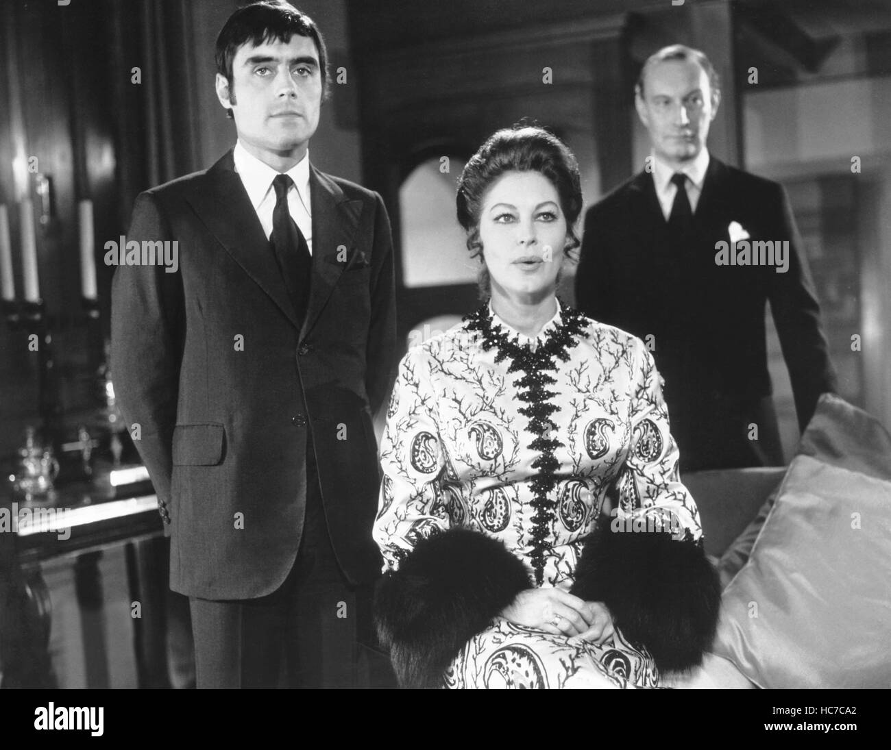 TAM LIN, (aka THE DEVIL'S Witwe), von links, Ian McShane, Ava Gardner ...