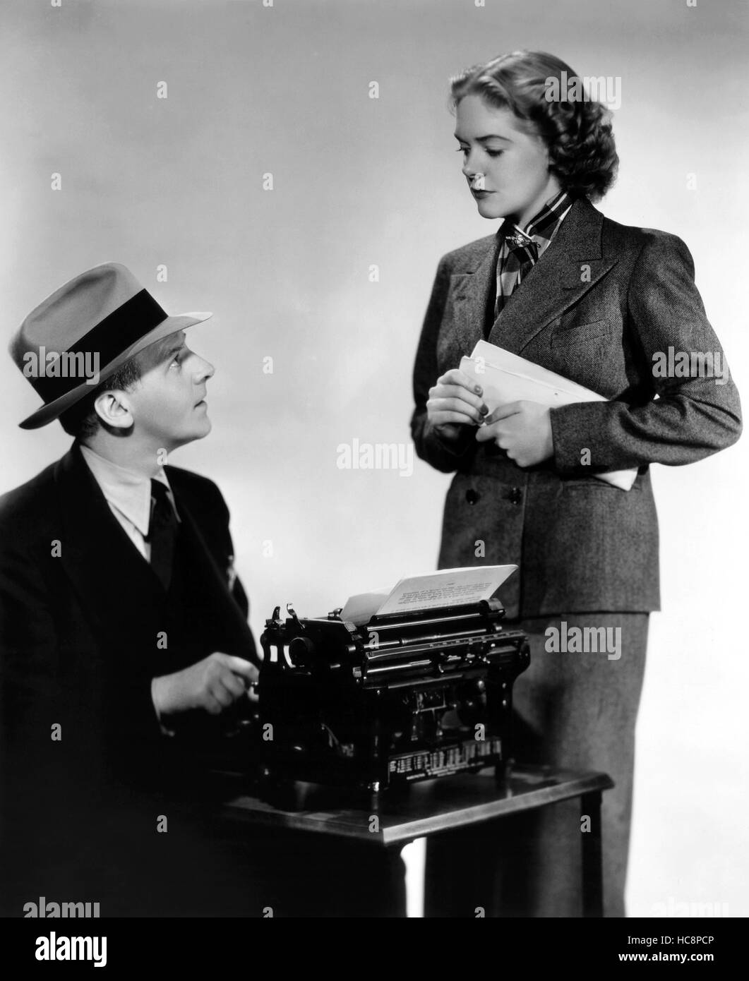 WAKE UP und LIVE, von links: Walter Winchell, Alice Faye, 1937, TM ...