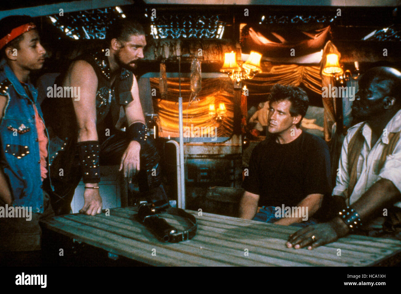 AMERICAN Fighter 4: Die ANNIHALATION, Jody Abrahams (stehend links ...