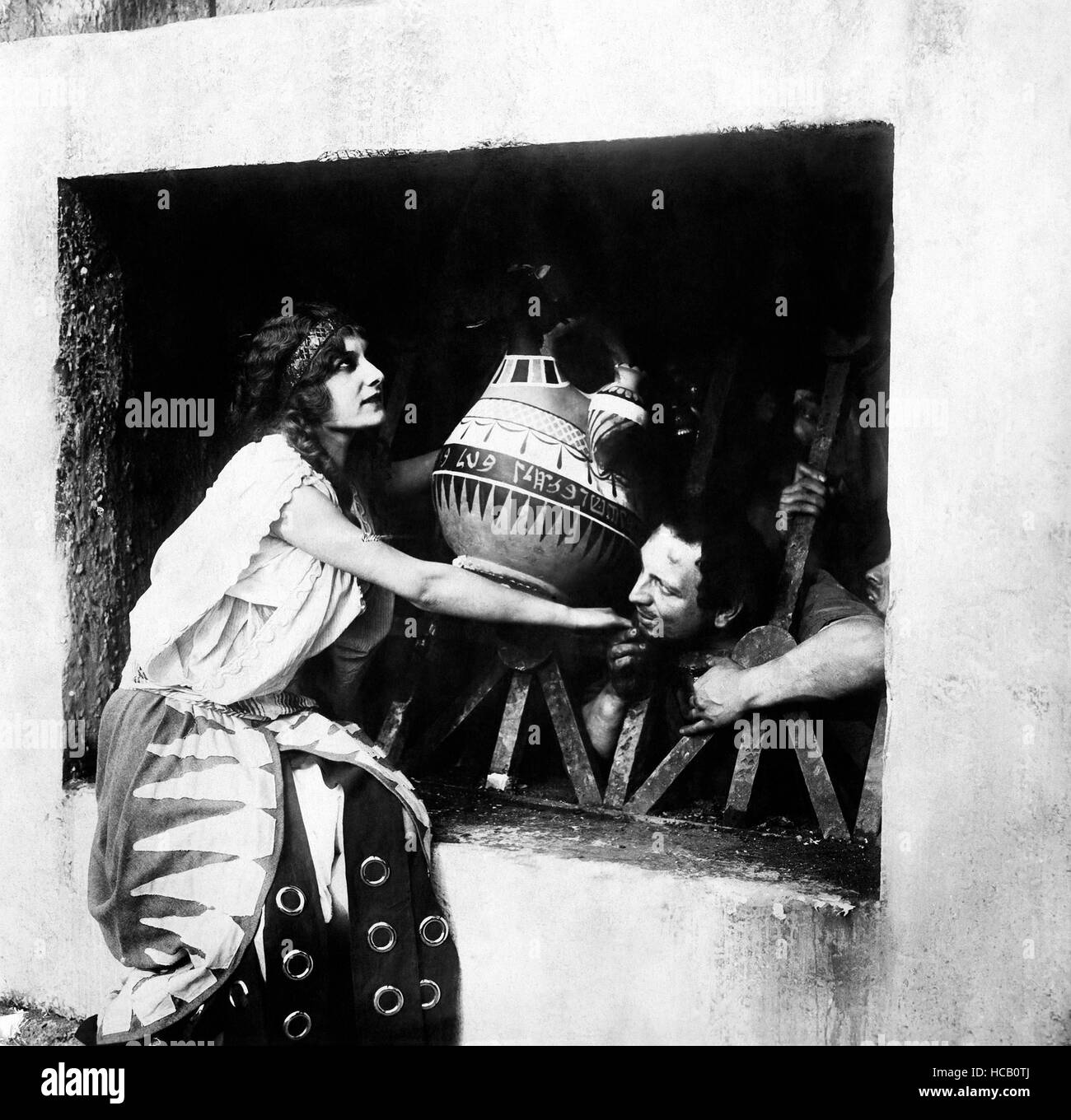 CABIRIA (aka, CABIRIA VISIONE STORICA DEL TERZO SECOLO A.C.), von links ...