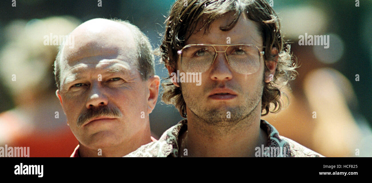DIE Ermordung von JOHN LENNON, Jonas Ball als Mark Chapman (rechts ...