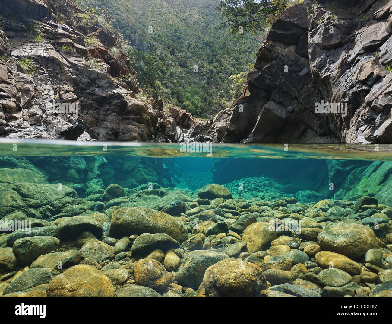 Flusswasser und felsen -Fotos und -Bildmaterial in hoher Auflösung – Alamy