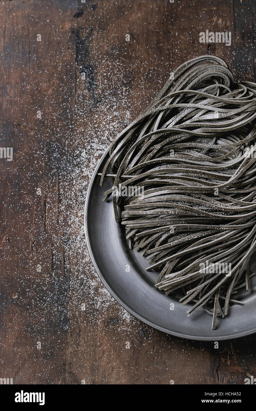 Schwarzes mehl -Fotos und -Bildmaterial in hoher Auflösung – Alamy