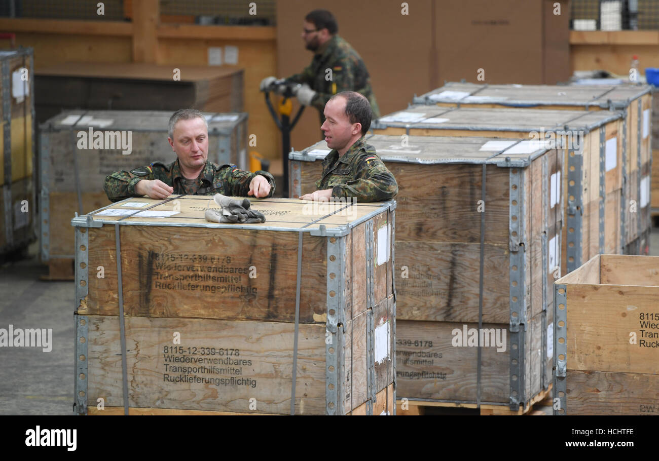 Pfungstadt, Deutschland. 6. Dezember 2016. Soldaten der Armee Postal ...