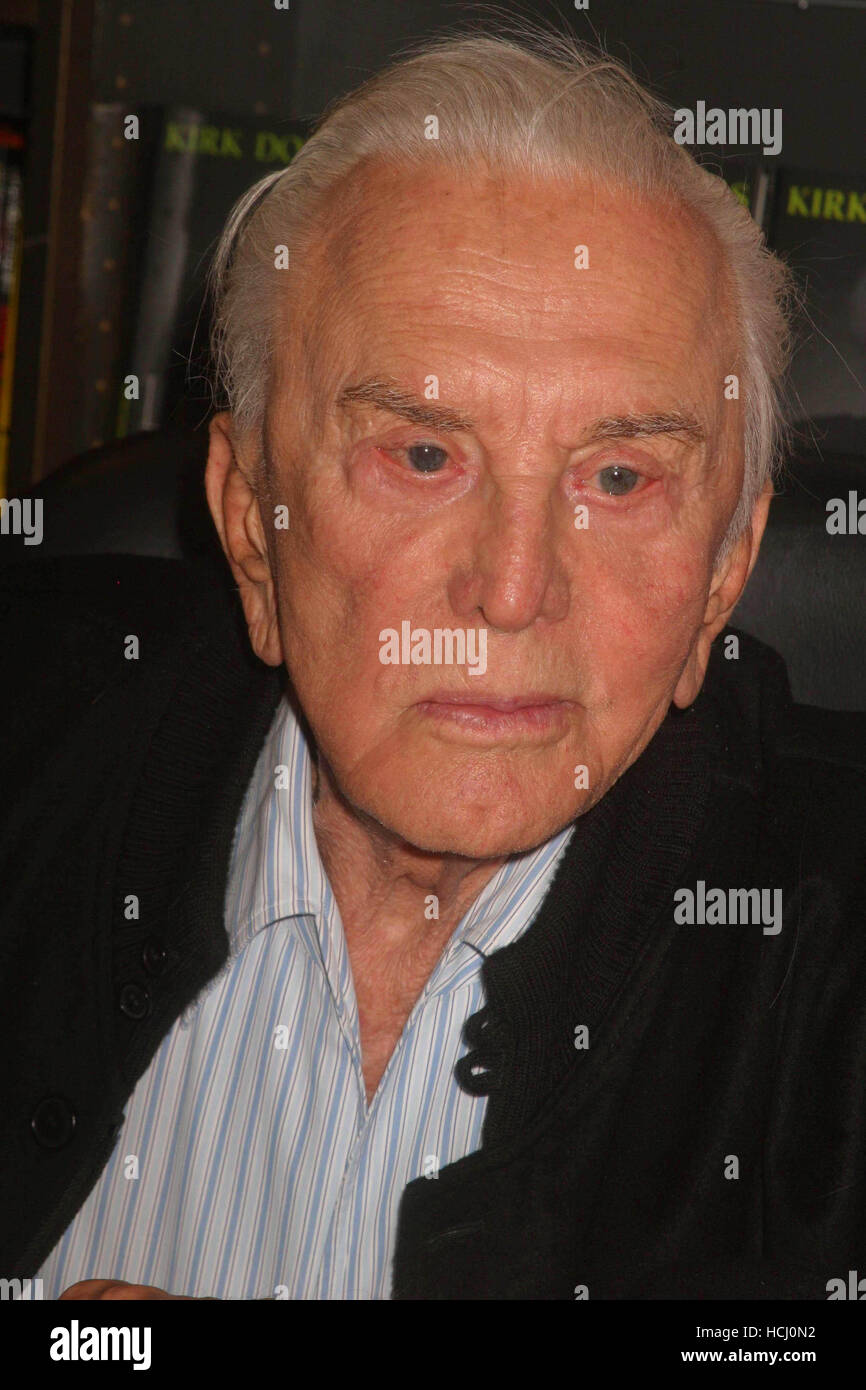 Datei. 9. Dezember 2016. KIRK DOUGLAS (geboren Issur Danielovitch; 9 ...