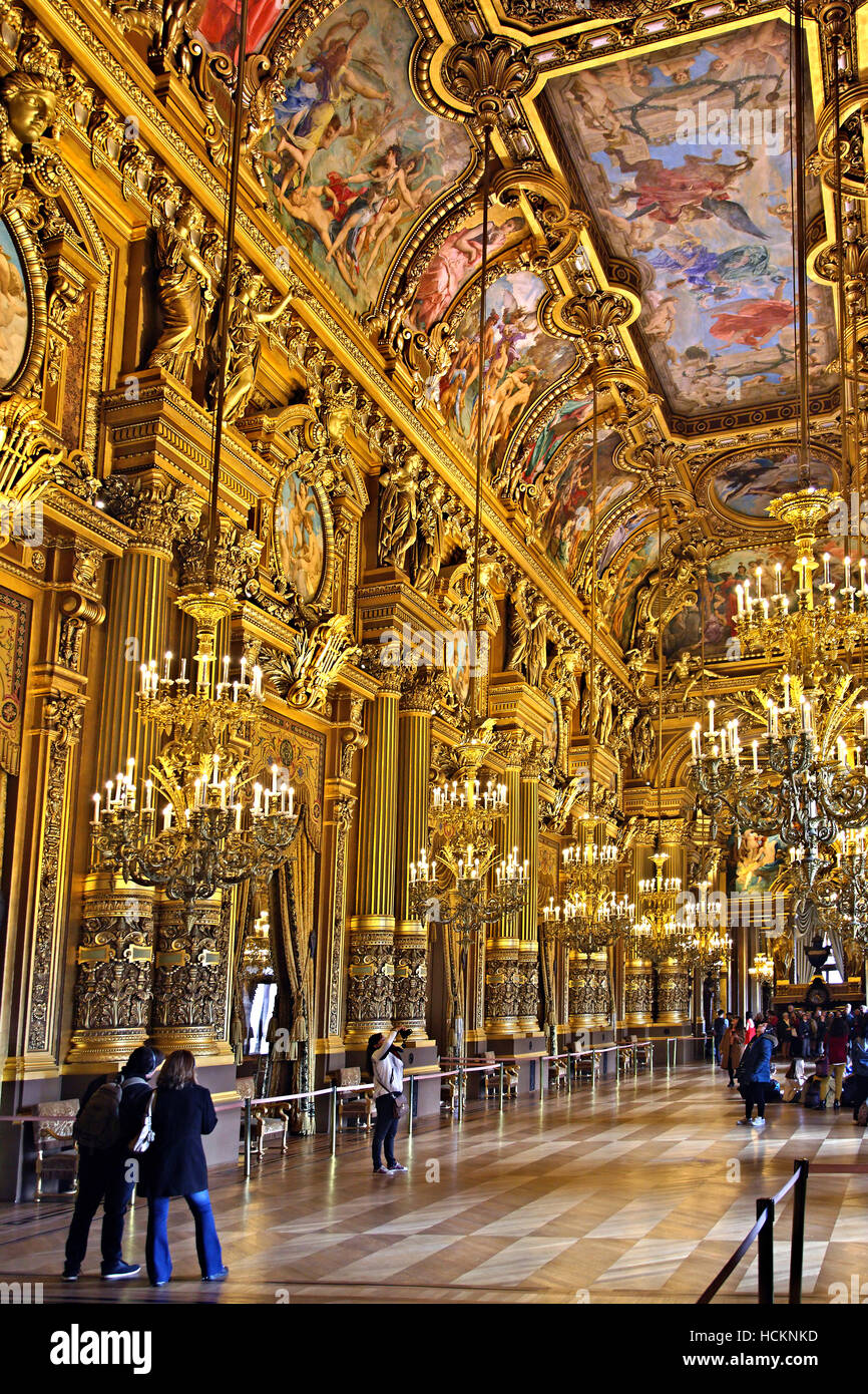Foyer of the opera house -Fotos und -Bildmaterial in hoher Auflösung ...