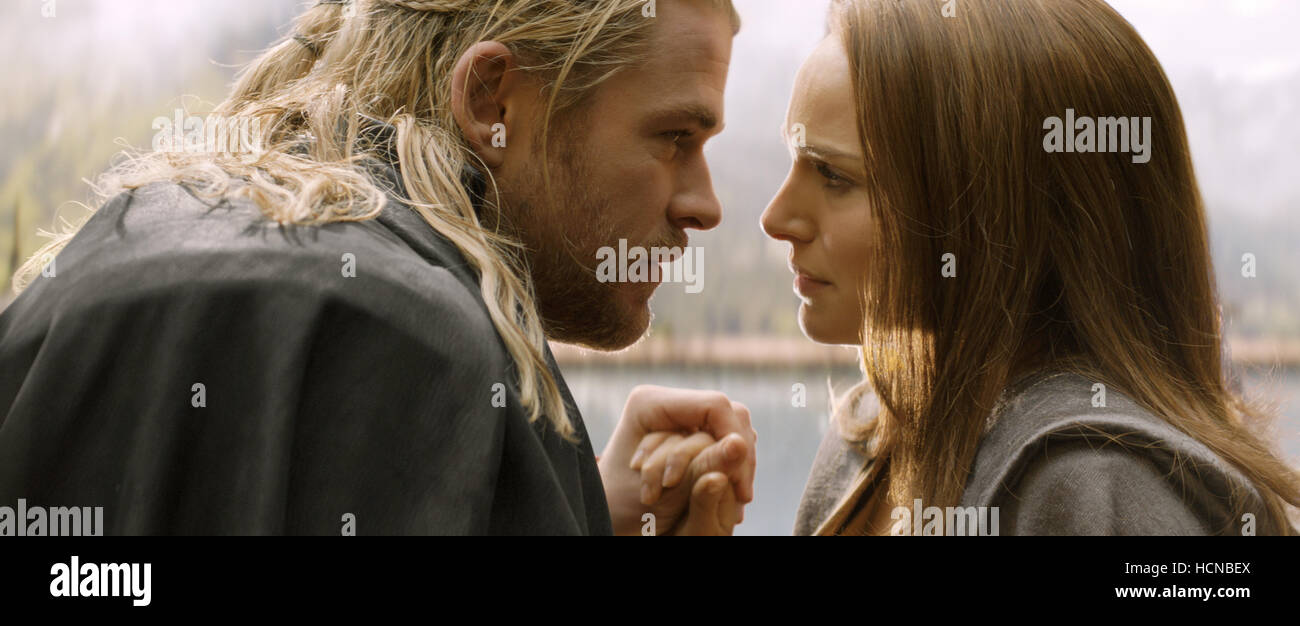 THOR: Die dunkle Welt, von links: Chris Hemsworth, Natalie Portman ...