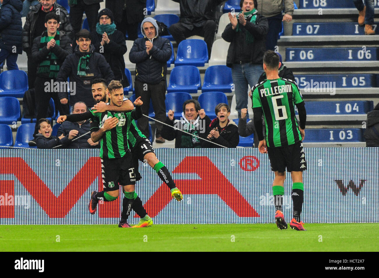 Segnare Un Goal Di Calcio Fotos Und Bildmaterial In Hoher Auflösung