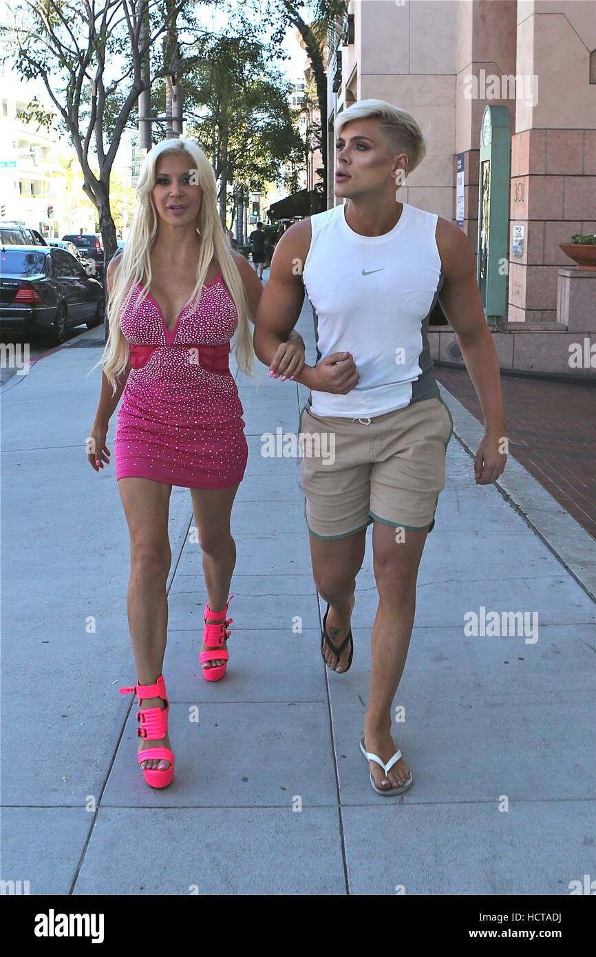 Menschliche Ken Puppe und Menschliche Barbie Puppe Stockfotos und ...