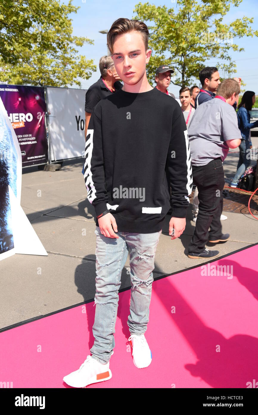 YouTube VideoDays in der Lanxess Arena. -Roter Teppich Mitwirkende ...