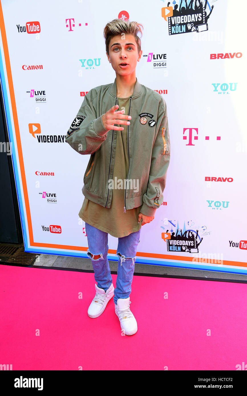 YouTube VideoDays in der Lanxess Arena. -Roter Teppich Mitwirkende ...