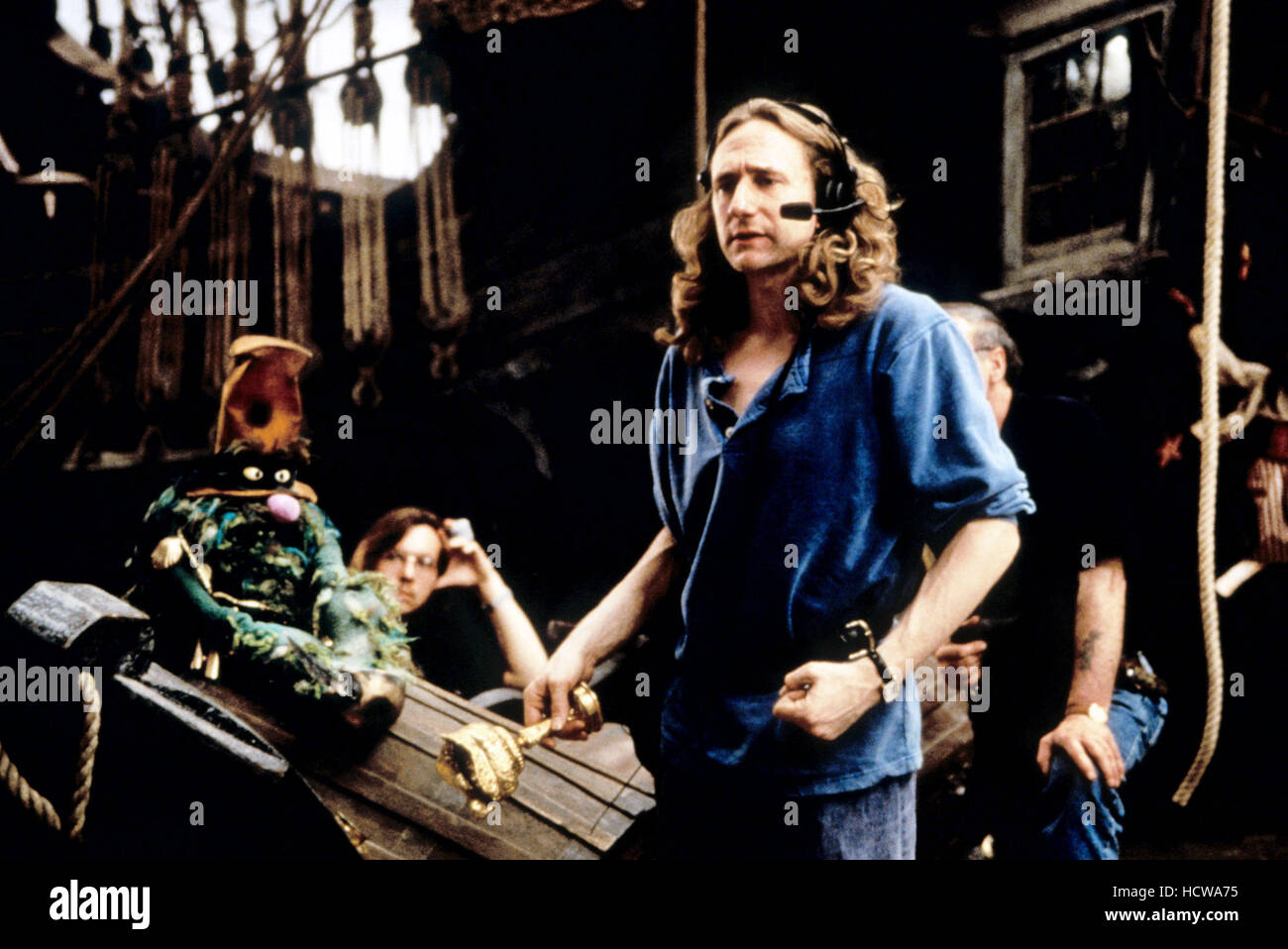 MUPPET TREASURE ISLAND, Mad Monty (links), center: Regisseur Brian ...