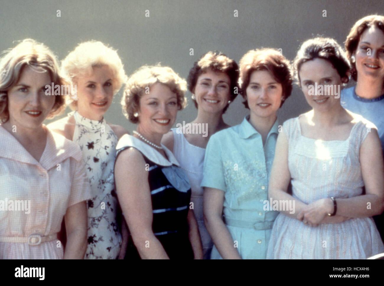 THE RIGHT STUFF, Veronica Cartwright (3. von links), Kathy Baker (Mitte ...