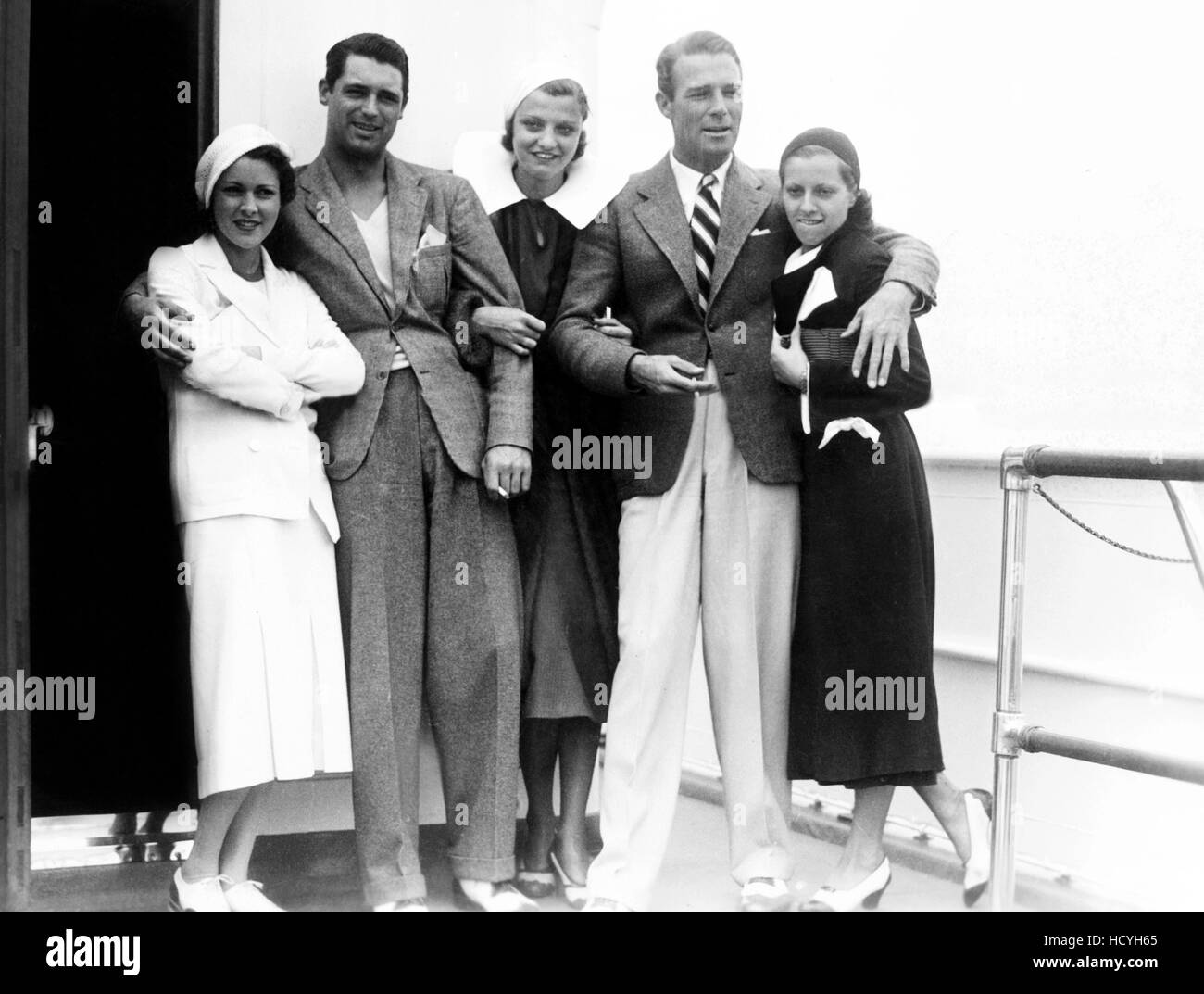 Von links: Frances Dee, Cary Grant, Janet McLeod, Randolph Scott ...