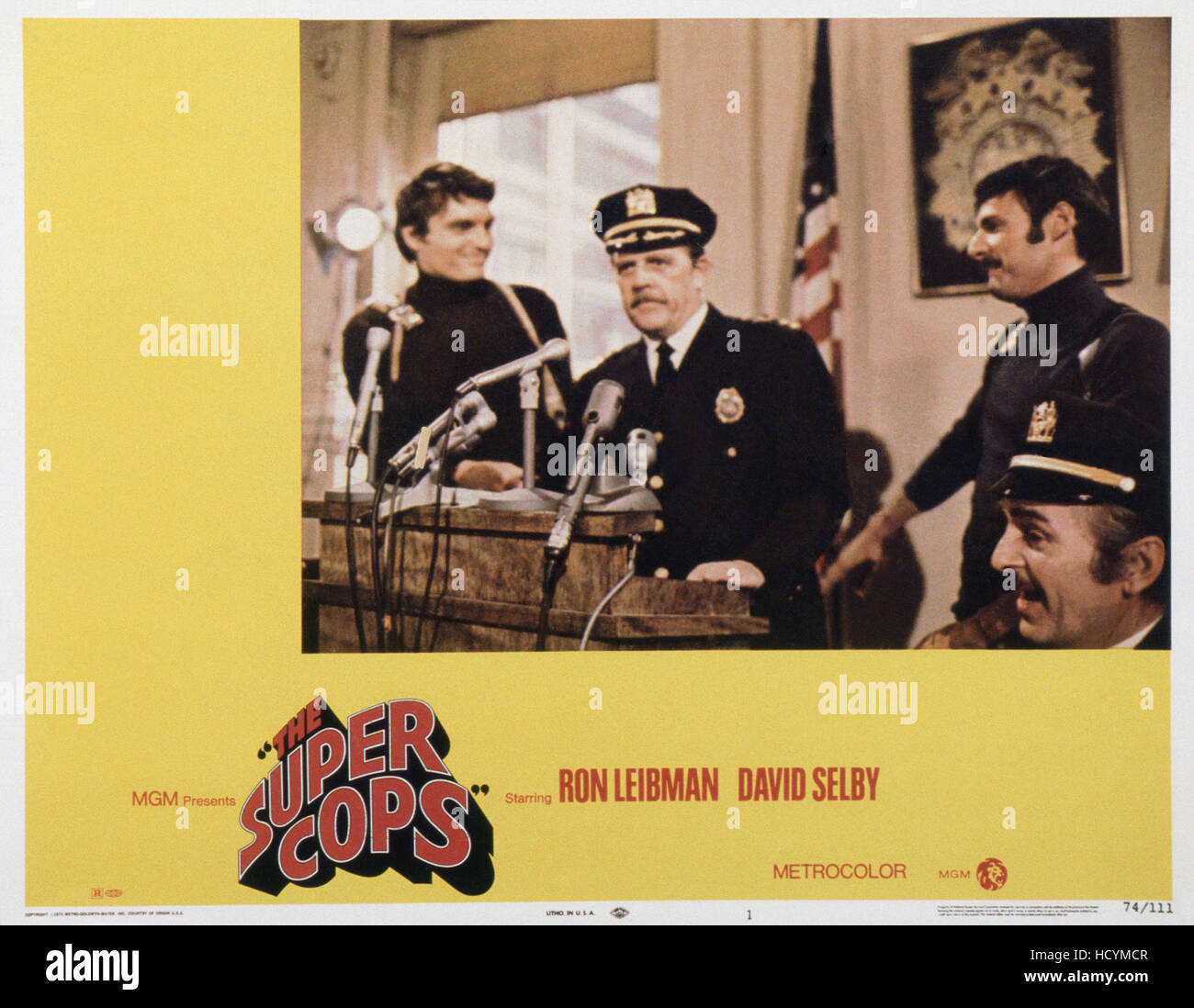 DIE SUPER Bullen, US Lobbycard, stehend von links: David Selby, Pat ...