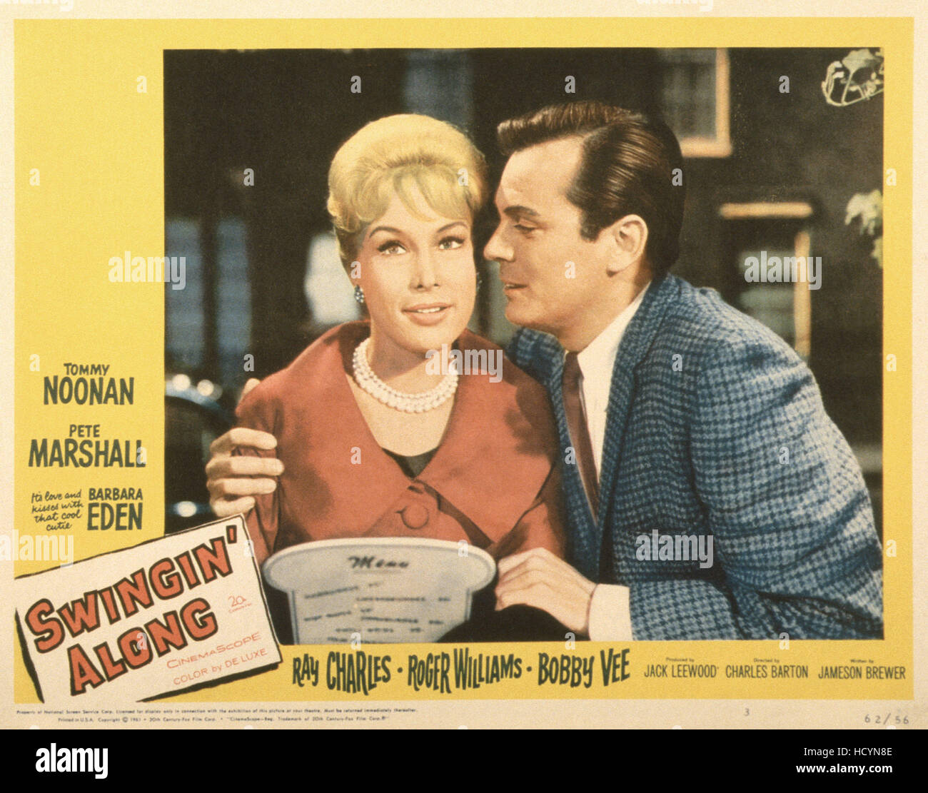 SWINGIN' entlang, US Lobbycard, von links: Barbara Eden, Peter Marshall ...