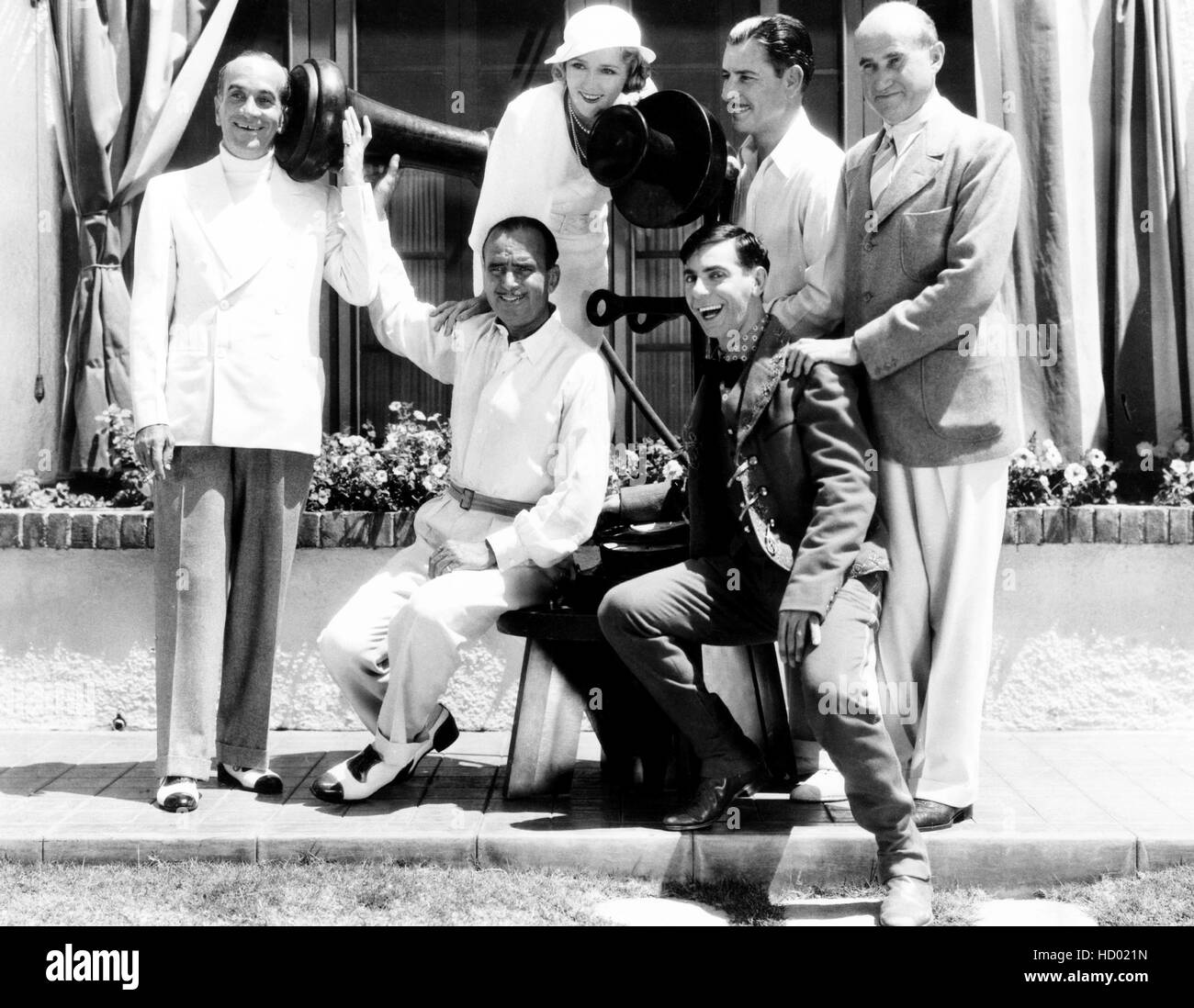 Von links: Al Jolson, Douglas Fairbanks, Sr., (sitzend), Mary Pickford ...