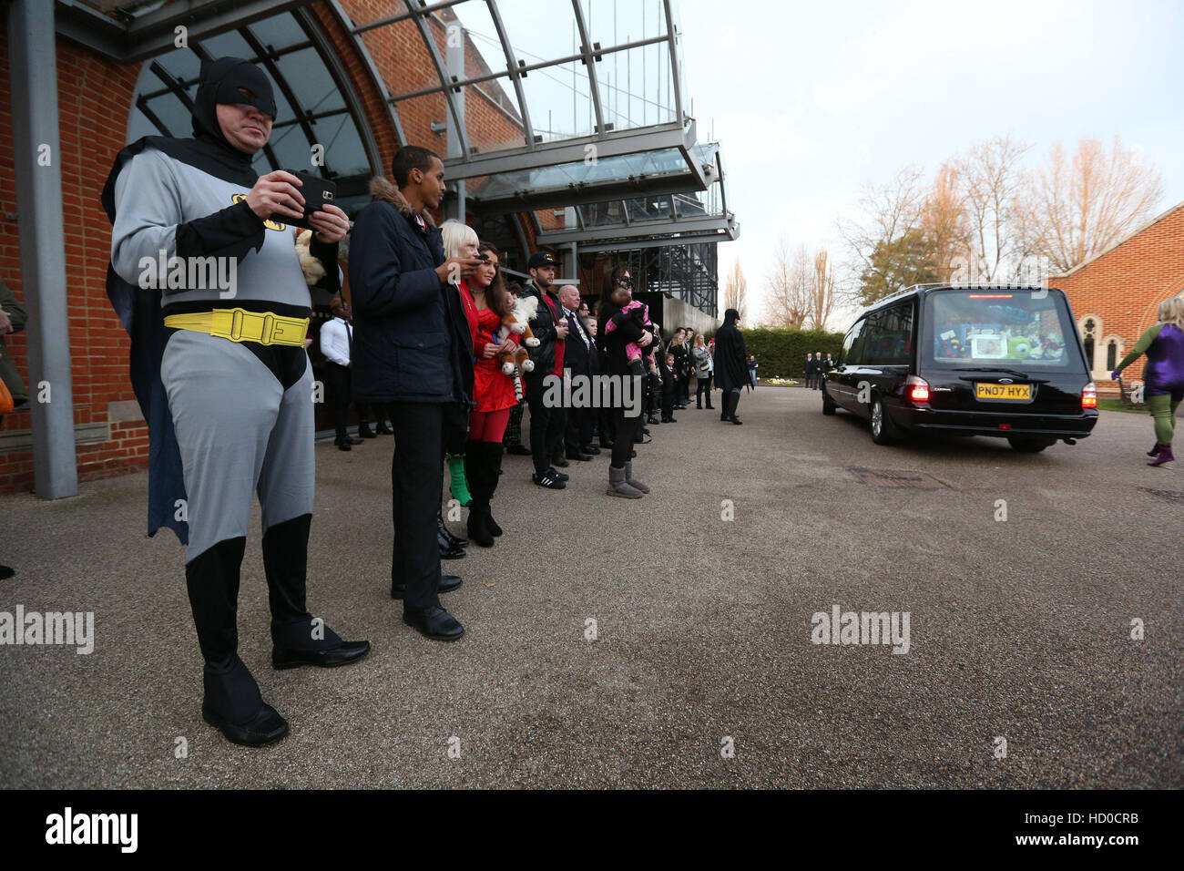 Trauernden verkleidet als Superhelden die Beerdigung von 18-Year-Old ...