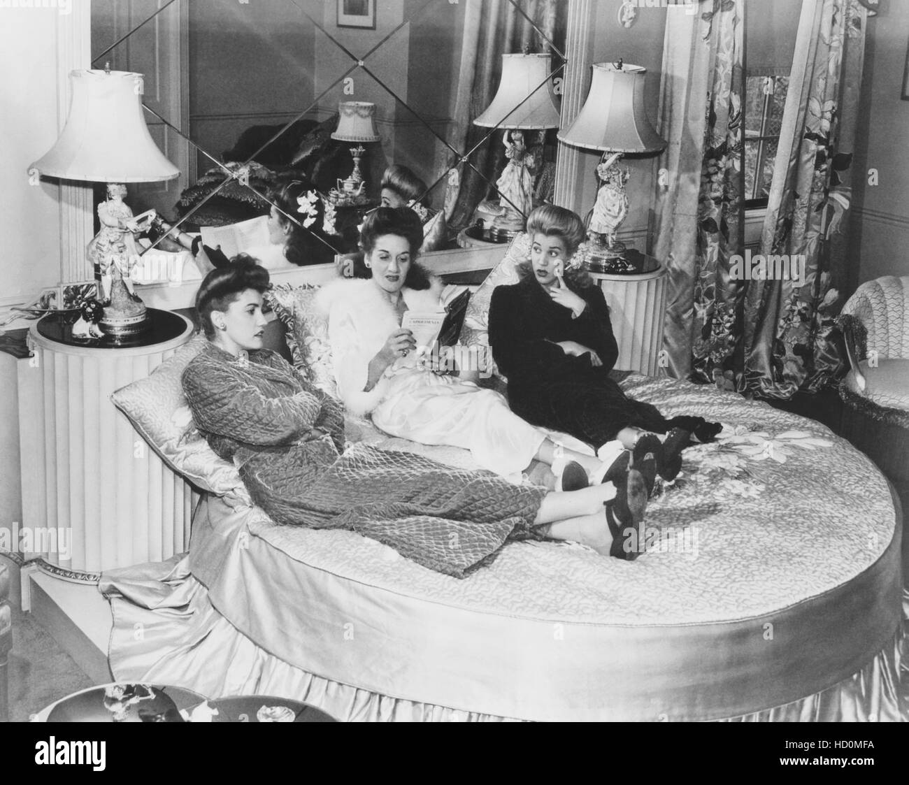 Von links: Maxene Andrews, Laverne Andrews, Patty Andrews, ca. Mitte ...