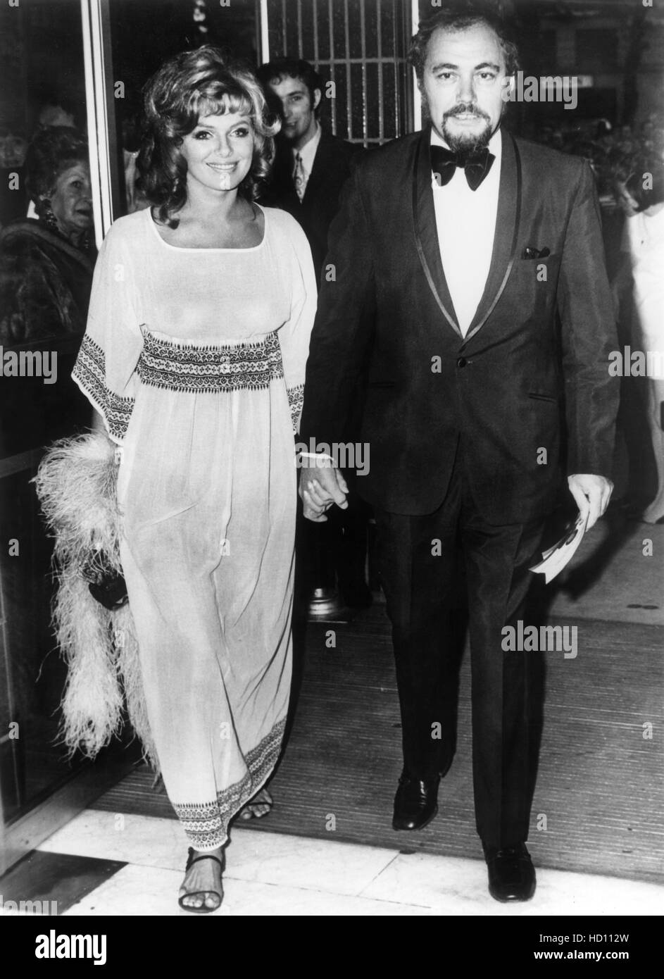 Jimmy Sangster (rechts) mit der ehemaligen Miss Norwegen, Julie Ege ...