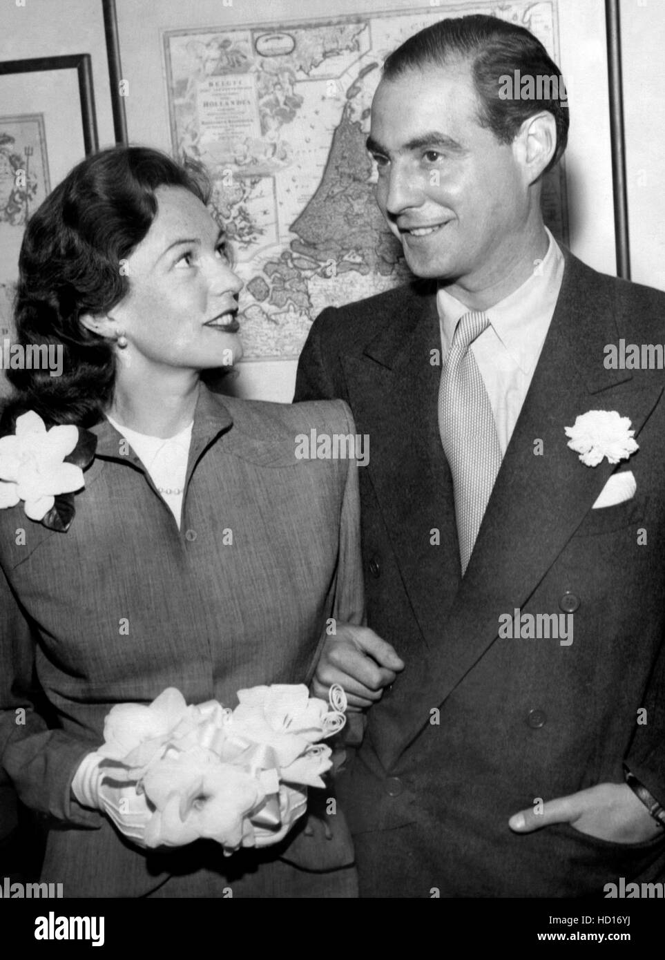 Von links: Brautpaar Geraldine Fitzgerald und Stuart Scheftel, 1946 ...