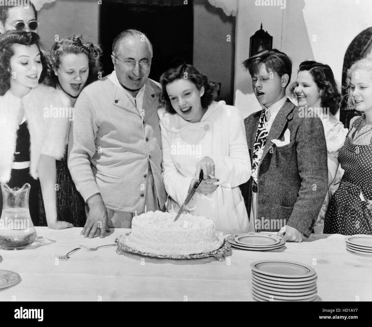 Host auf Judy Garland 17. Geburtstag Partei sind, von links: Ann ...