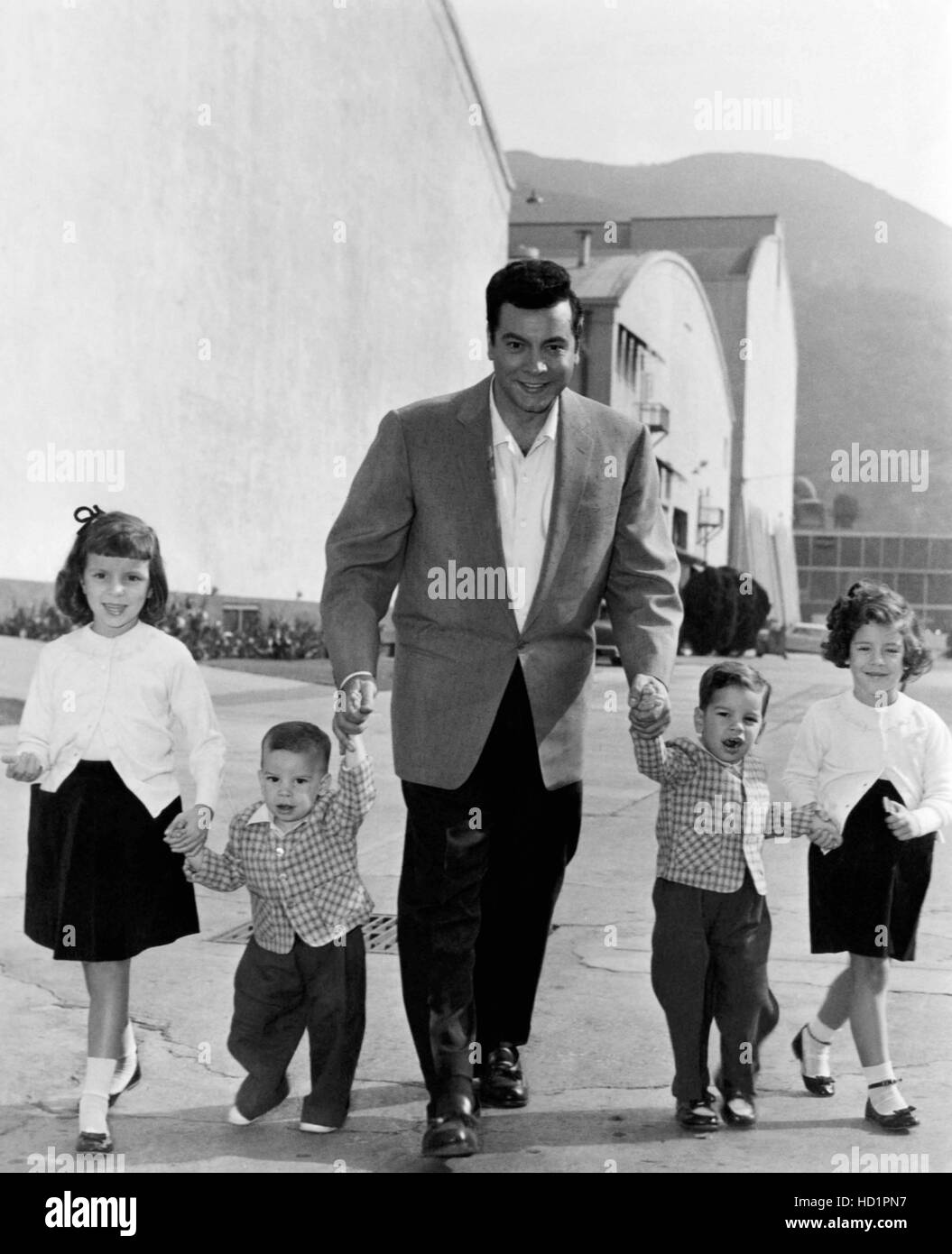 Mario Lanza mit seinen Kindern, Colleen, Elisa, Damon, Marc, auf die ...