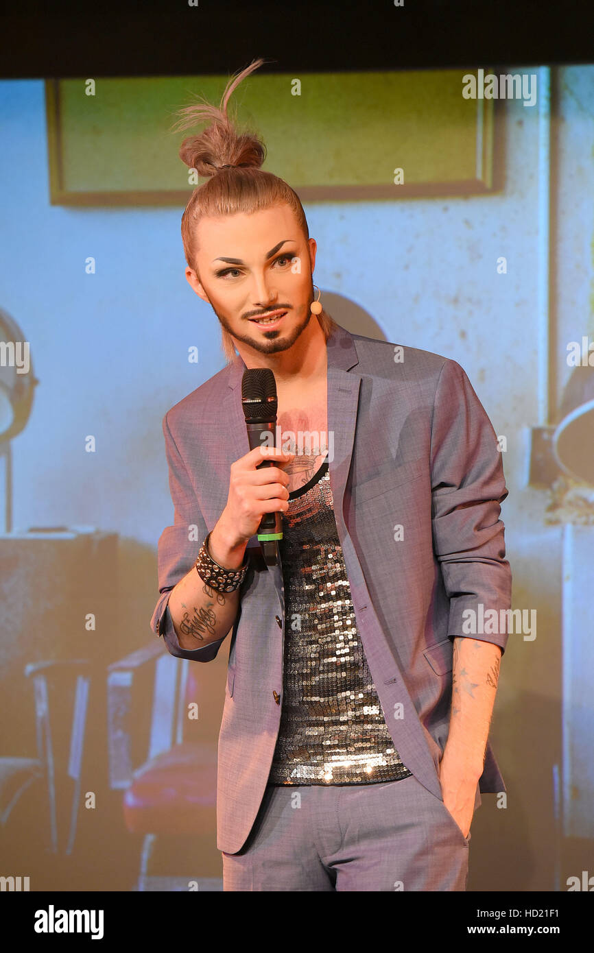 Sebastian Böhm-Talkshow premiere "Viskoseteile, Schneiden, Talken" im ...