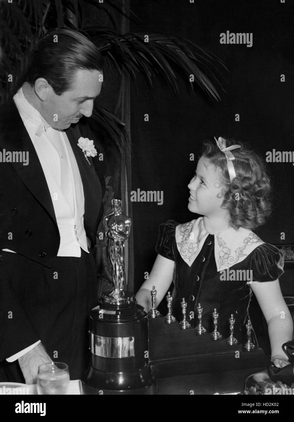 Walt Disney präsentiert eine große und sieben kleine Oscars für SNOW ...