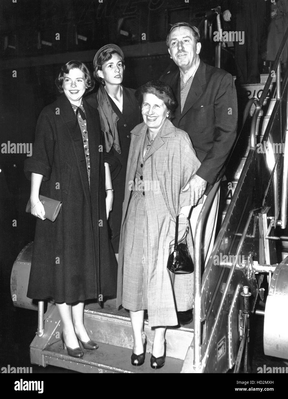 Sharon Disney, Walt Disney, Diane Disney und Lillian Disney an Bord ein ...