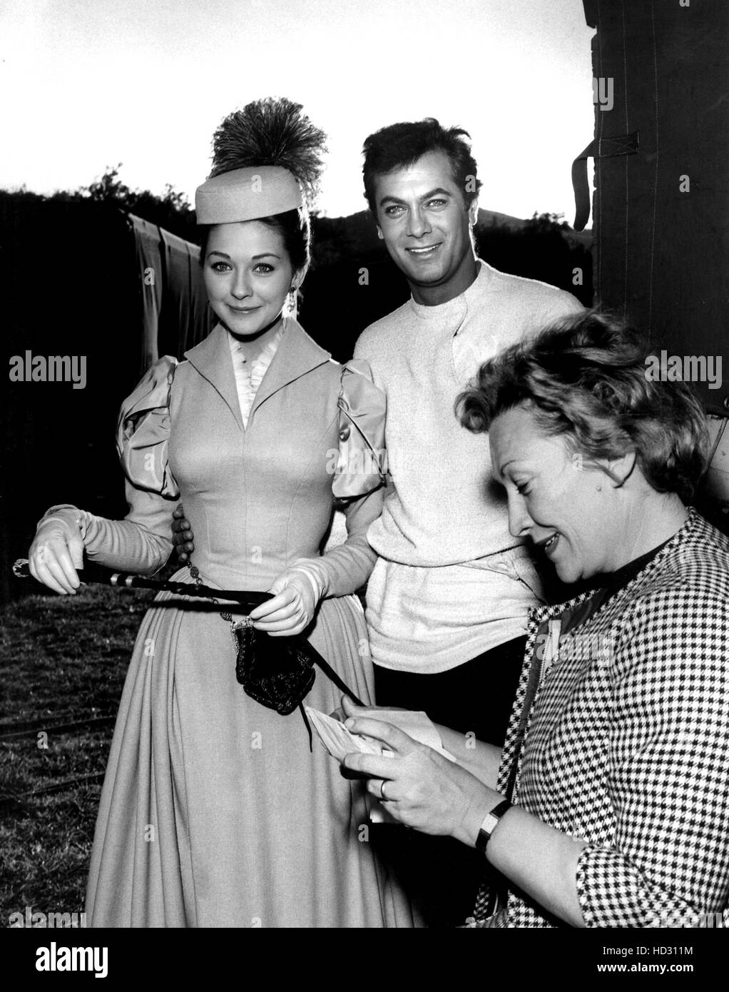TONY CURTIS, mit Frau Christine Kaufmann, und ihre Mutter am Set ihres ...