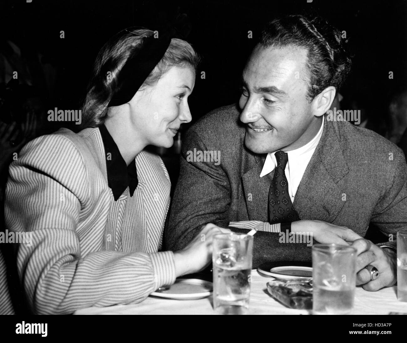 Veronica Lake, mit dem damaligen Verlobten Regisseur Andre De Toth bei ...