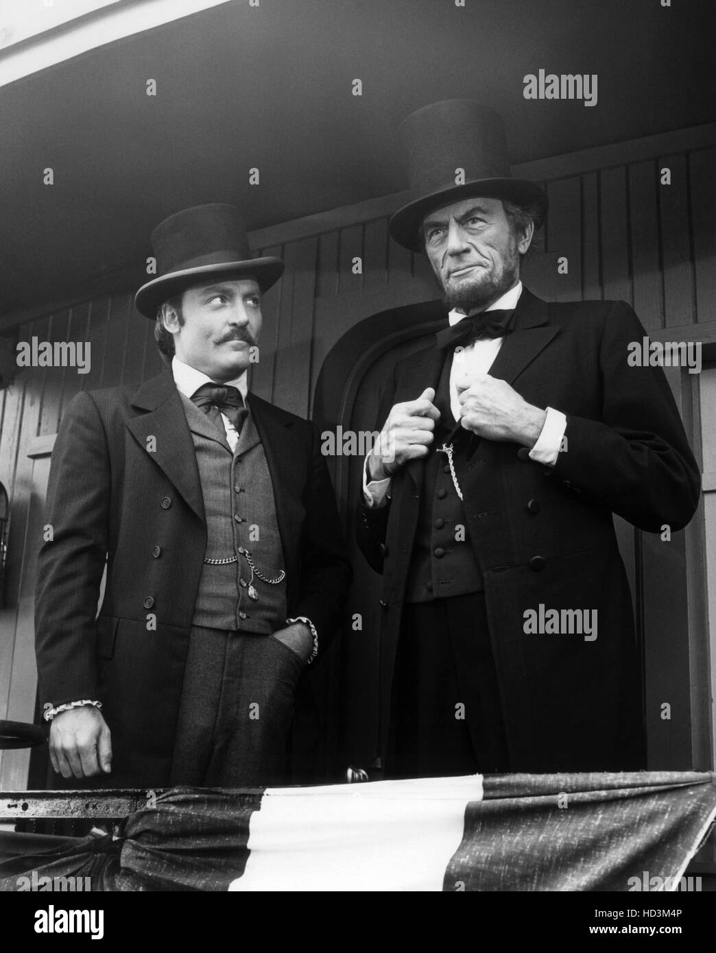 DAS blaue und das GRAY, von links: Stacy Keach, Gregory Peck als ...