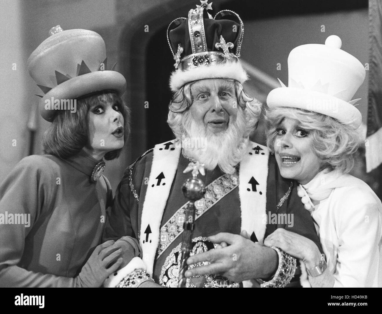 ALICE IN WONDERLAND, von links: Ann Jillian als die Rote Königin, Robert Morley als König der ...