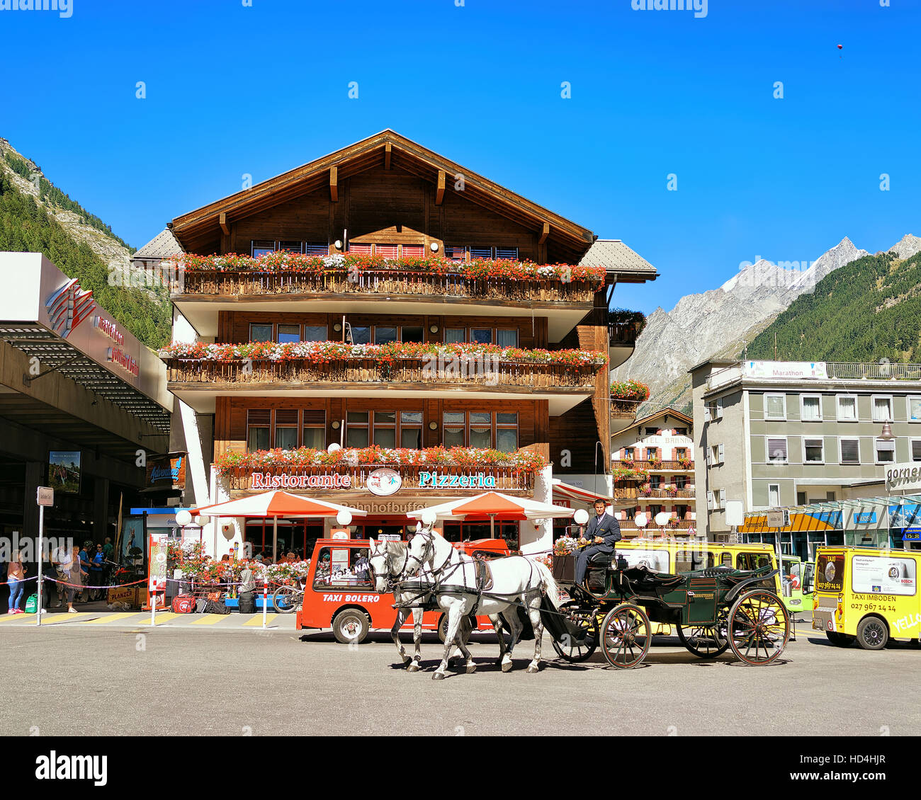 Zermatt horse carriage -Fotos und -Bildmaterial in hoher Auflösung – Alamy