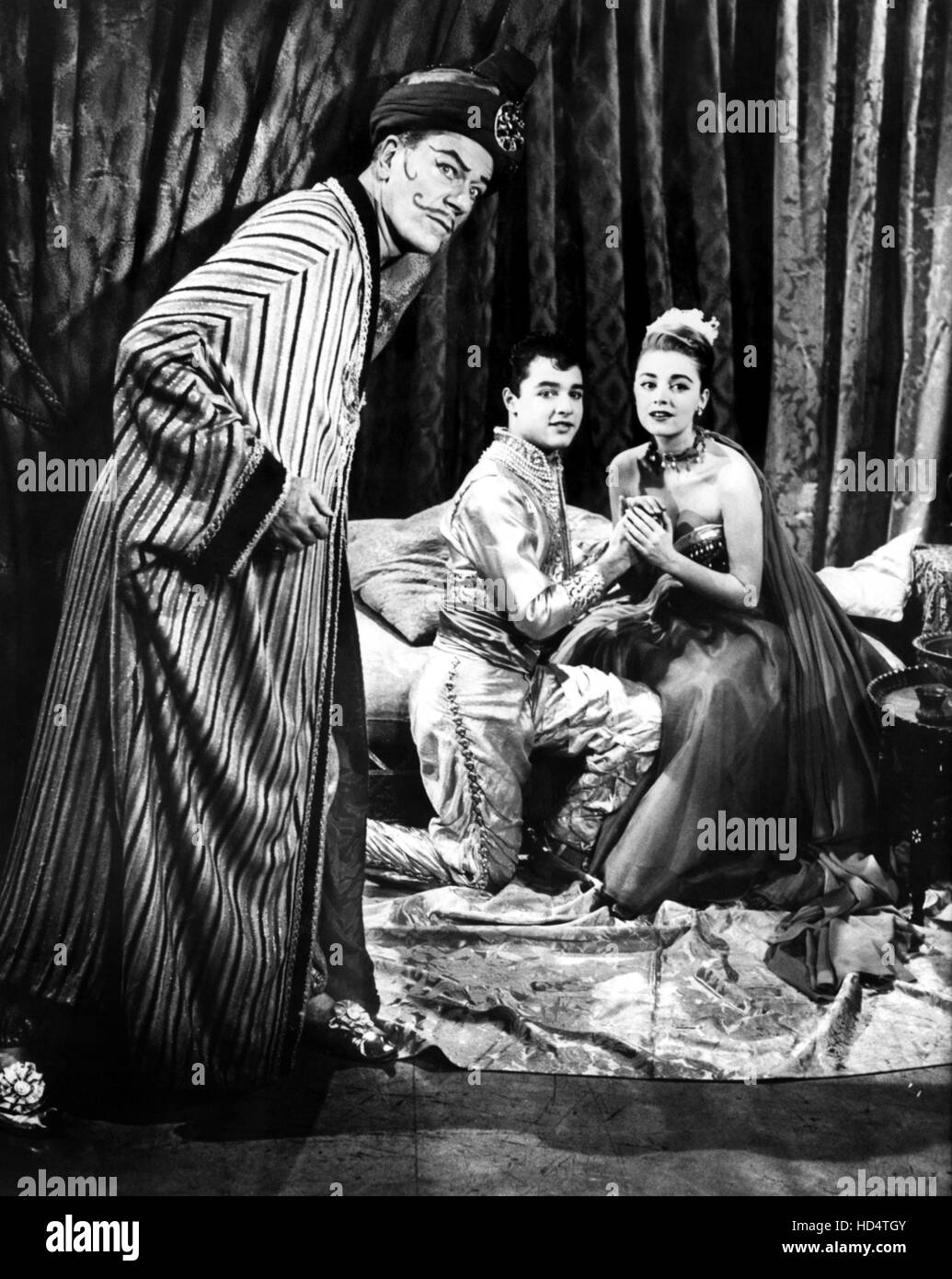 DUPONT zeigen des Monats (von links): Cyril Ritchard, Sal Mineo, Anna ...