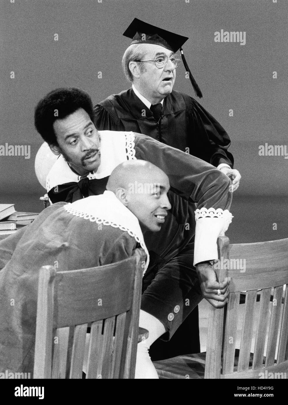 DIE HARLEM GLOBETROTTERS POPCORN-Maschine, von oben: Jim Backus, Bobby Joe Mason, Curley Neal ...