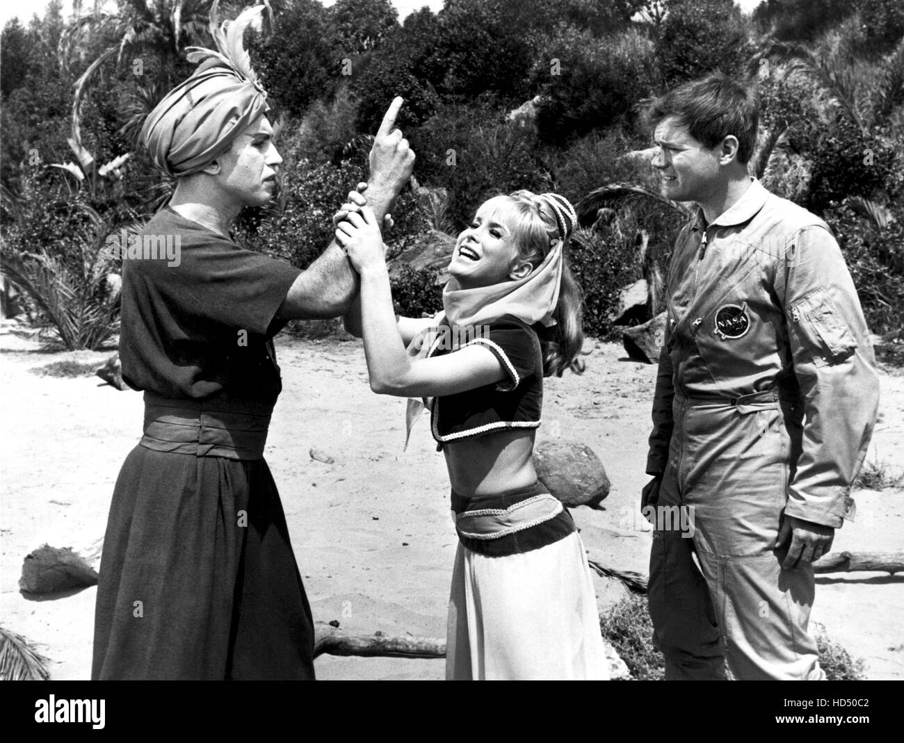 I DREAM OF JEANNIE, Michael Ansara, (als Blue Djinn), Barbara Eden ...