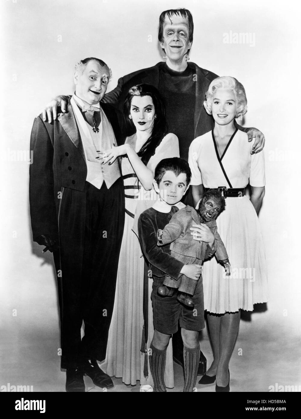The Munsters Im Uhrzeigersinn Von Oben Fred Gwynne Beverley Owen