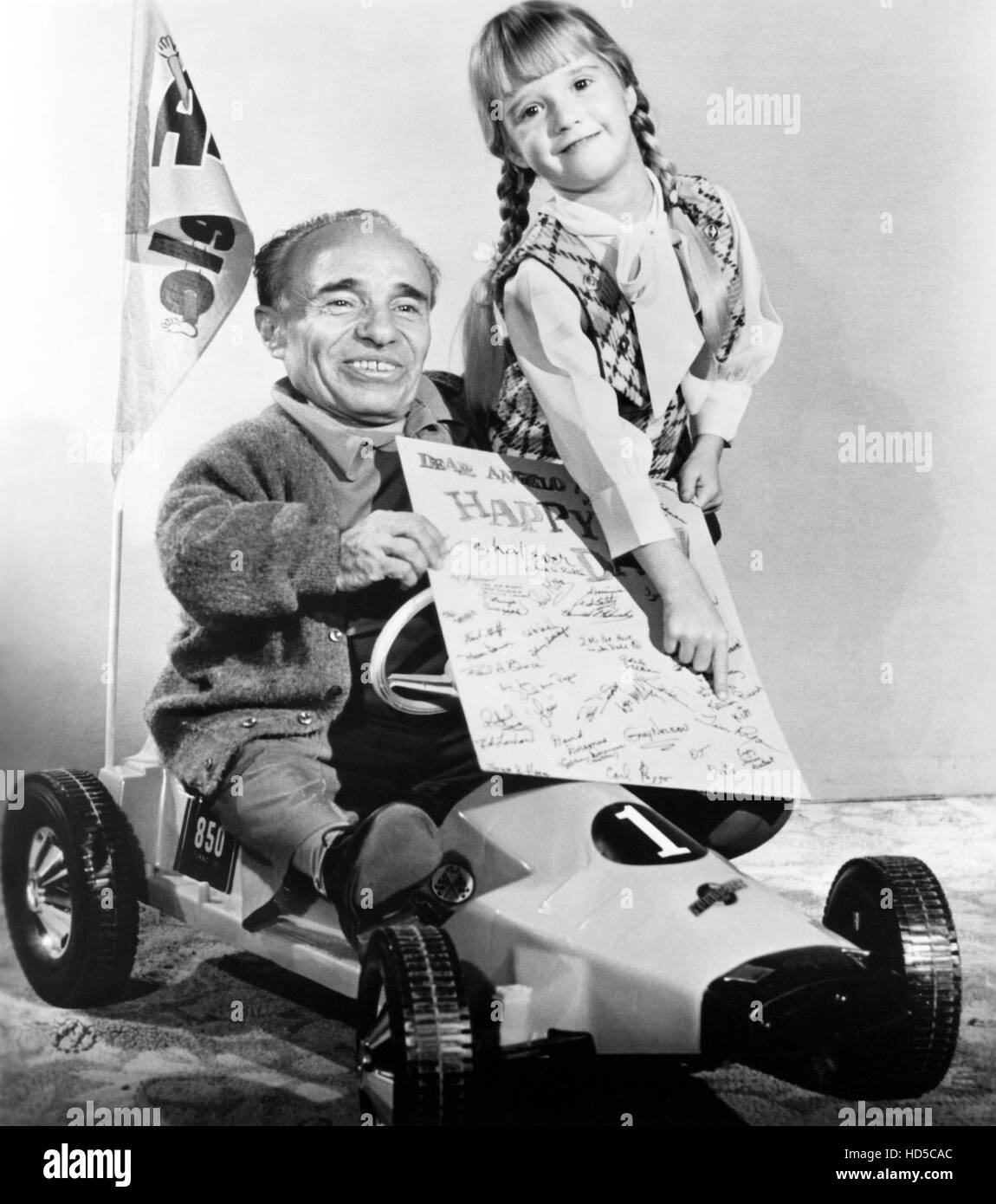 NANNY und der PROFESSOR, (von links): Stand-in Angelo Rossitto, Kim ...