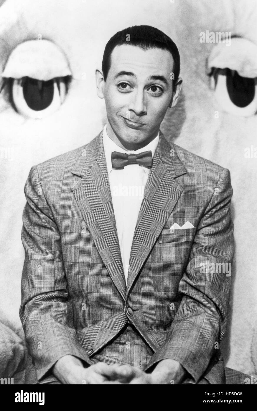PEE-WEE es PLAYHOUSE, Paul Reubens (als Pee-wee Herman), sitzen auf ...