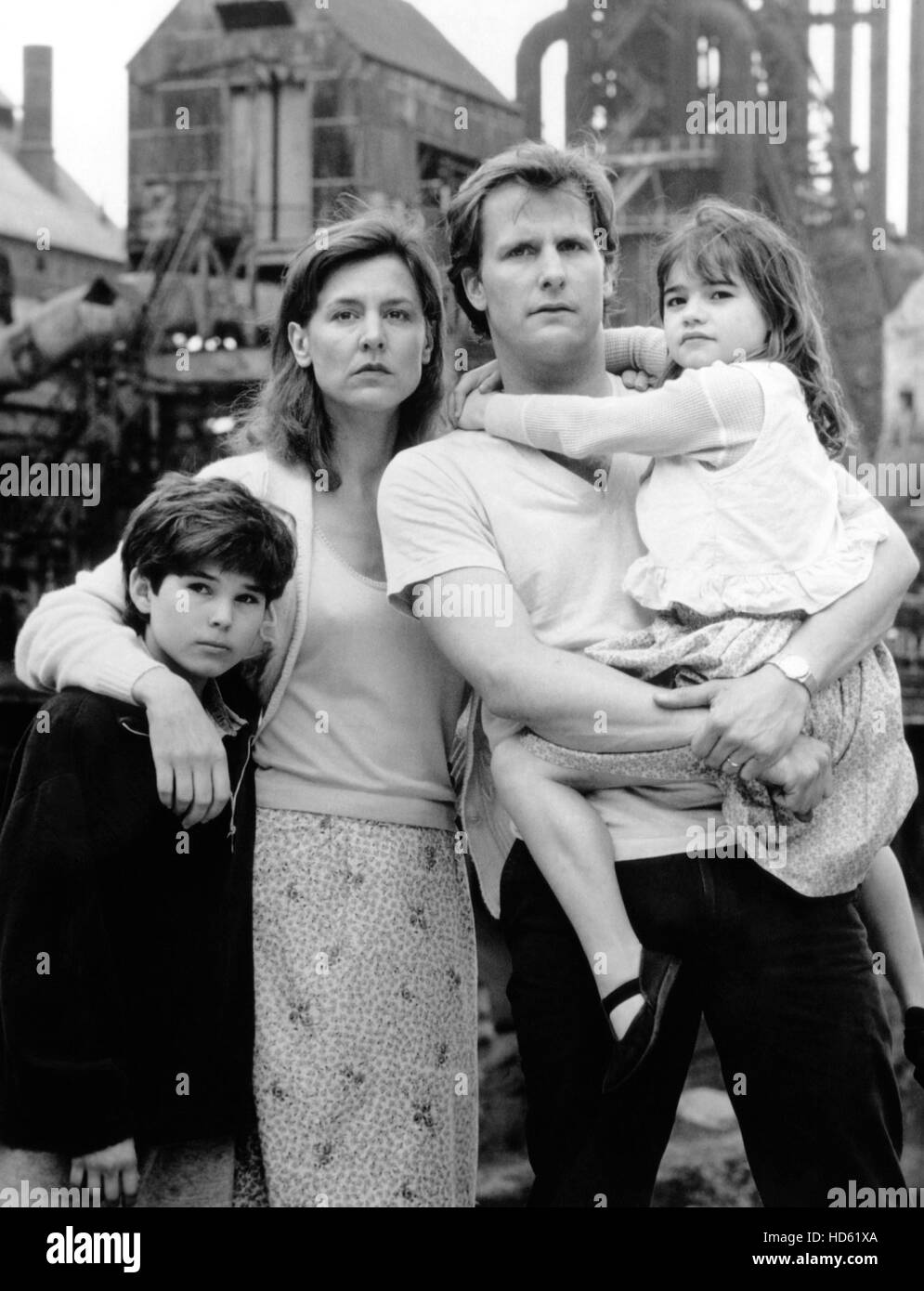 NO PLACE LIKE HOME, Lantz Landry, Chrsitine Lahti, Jeff Daniels, Kyndra ...